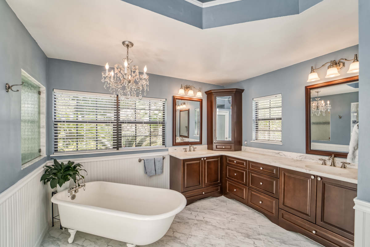 Real Estate Photo Gallery - Realistic Image