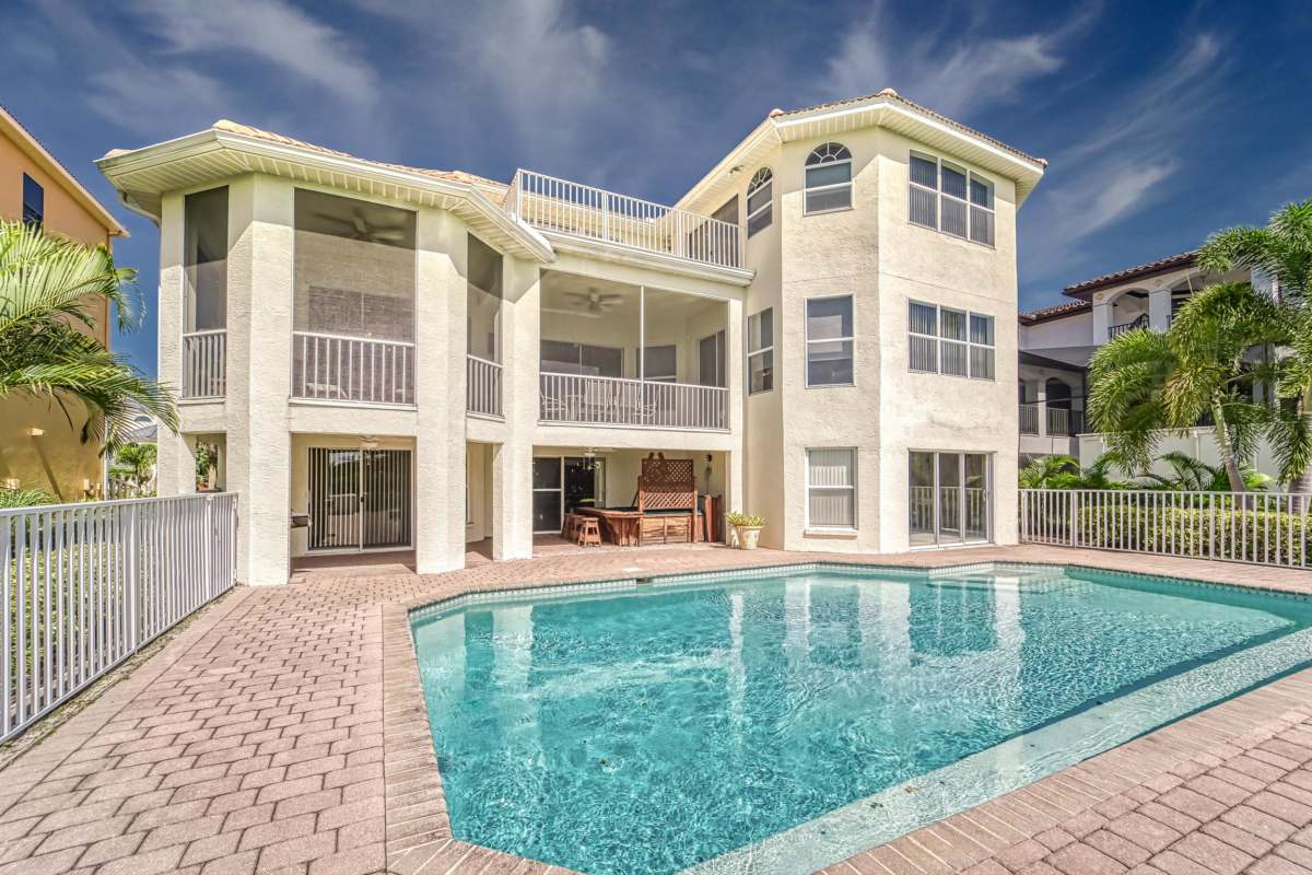 Real Estate Photo Gallery - Realistic Image